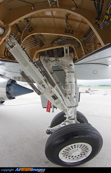 Embraer Lineage 1000 Private PT-SDD - AirTeamImages.com