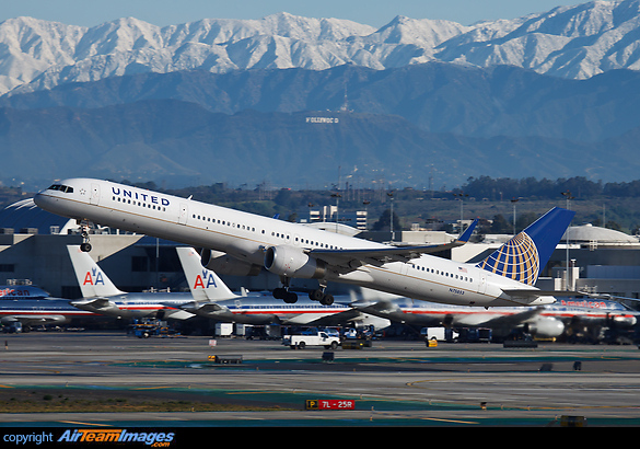 Boeing 757-324 United Airlines N75853 - AirTeamImages.com