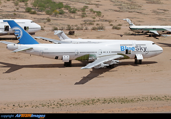 Boeing 747-422 Blue Sky N185UA - AirTeamImages.com