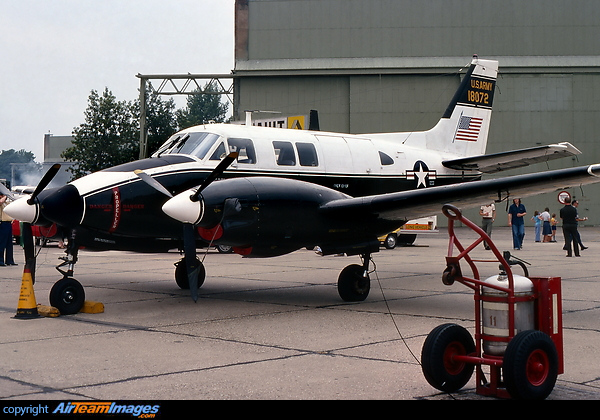 Beechcraft U-21A Ute USA - US Army 18072 - AirTeamImages.com