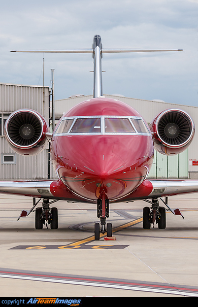 Bombardier Challenger 605 Lewis Hamilton G-LCDH - AirTeamImages.com