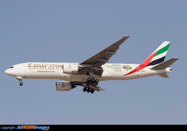 Boeing 777-21HER Emirates A6-EMJ - AirTeamImages.com