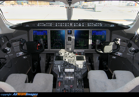 Bombardier Challenger 350 VistaJet 9H-VCA - AirTeamImages.com