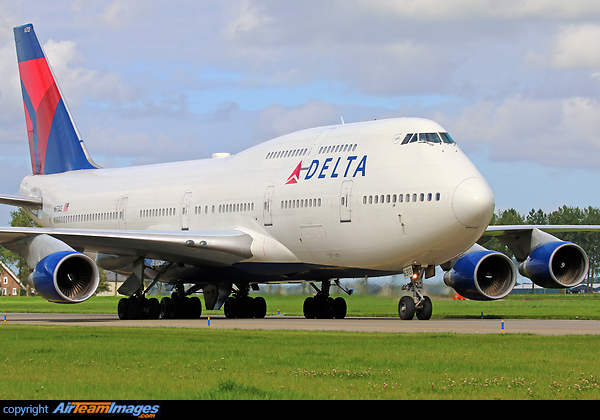 Boeing 747-451 Delta Air Lines N673US - AirTeamImages.com