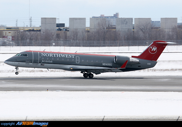Bombardier CRJ-200LR Northwest Airlink (Pinnacle Airlines) N8488D ...