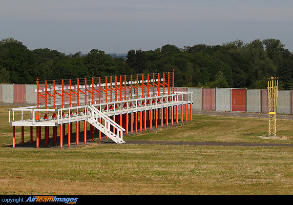 ILS Localizer Array - AirTeamImages.com