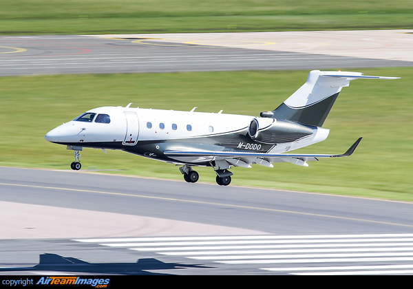 Embraer Legacy 450 Private M-DODO - AirTeamImages.com