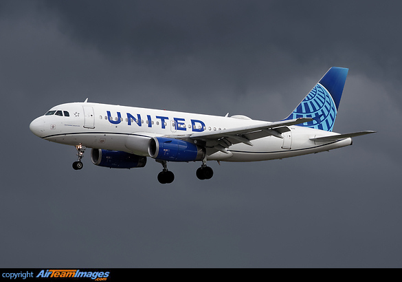 Airbus A319-131 United Airlines N831UA - AirTeamImages.com