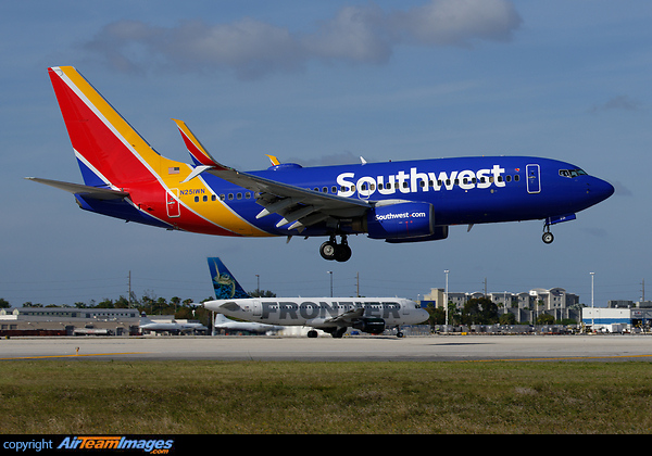 Boeing 737-7H4 Southwest Airlines N251WN - AirTeamImages.com