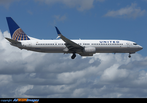 Boeing 737-924/ER United Airlines N68836 - AirTeamImages.com