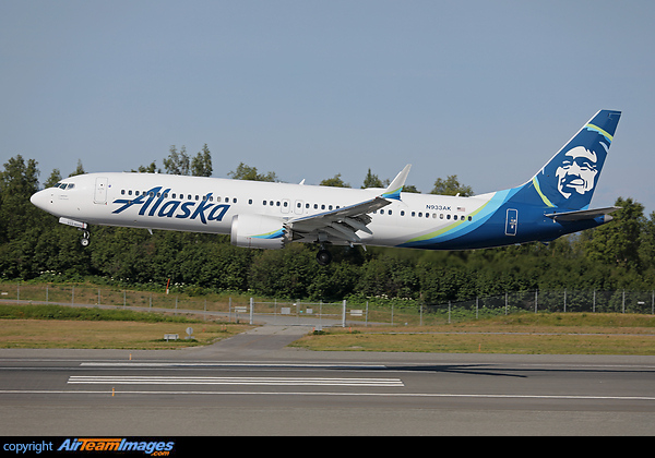 Boeing 737-9 MAX Alaska Airlines N933AK - AirTeamImages.com