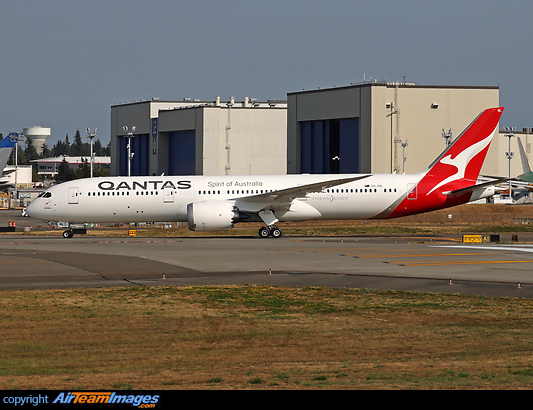 Boeing 787-9 Dreamliner Qantas VH-ZNL - AirTeamImages.com