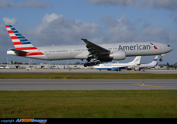 Boeing 777-323/ER American Airlines N729AN - AirTeamImages.com