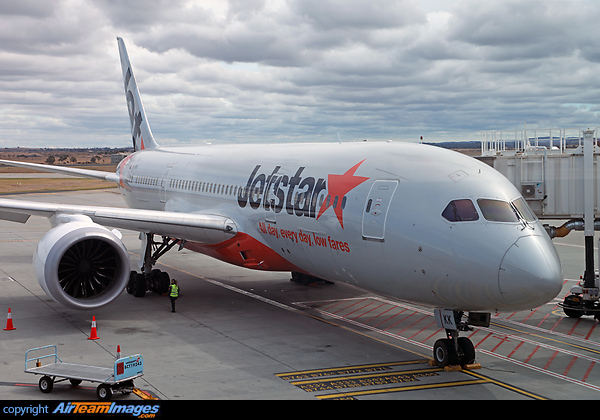 Boeing 787-8 Dreamliner Jetstar Airways VH-VKK - AirTeamImages.com
