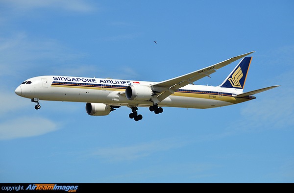 Boeing 787-10 Dreamliner Singapore Airlines 9V-SCF - AirTeamImages.com