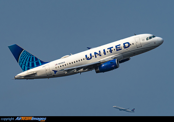 Airbus A319-131 United Airlines N828UA - AirTeamImages.com