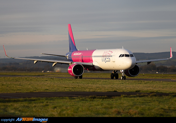 Airbus A321-271NX Wizz Air HA-LZT - AirTeamImages.com