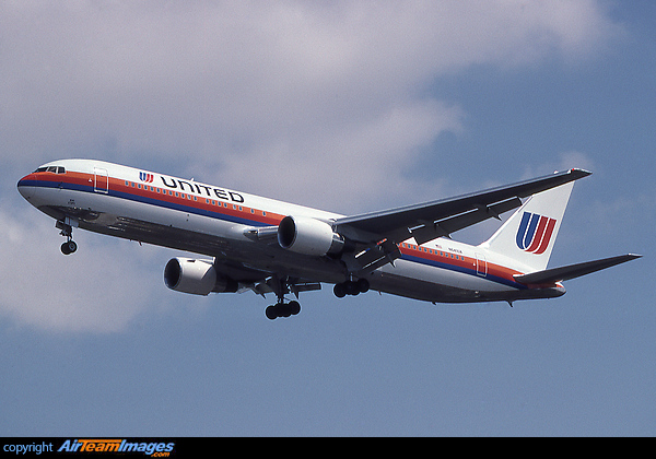 Boeing 767-322/ER United Airlines N641UA - AirTeamImages.com