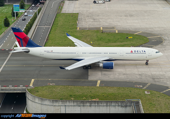 Airbus A330-302 Delta Air Lines N829NW - AirTeamImages.com