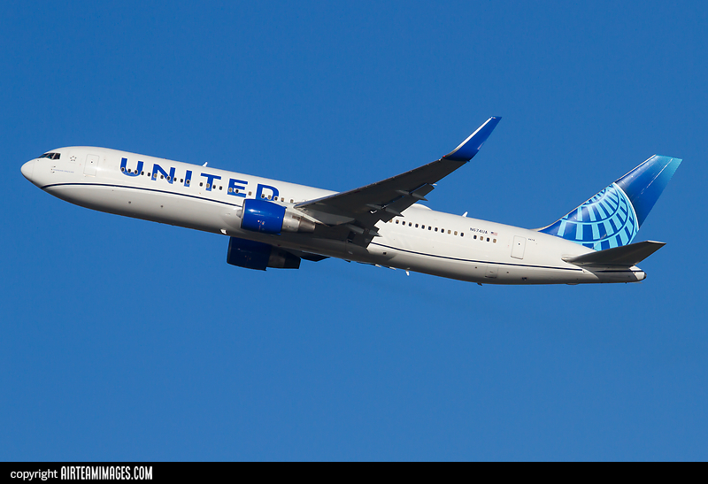 Boeing 767-322/ER United Airlines N674UA - AirTeamImages.com