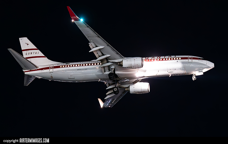 Boeing 737-838 Qantas VH-VXQ - AirTeamImages.com