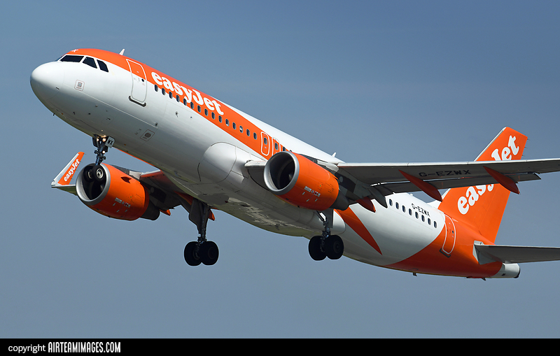 Airbus A320-214 EasyJet G-EZWX - AirTeamImages.com