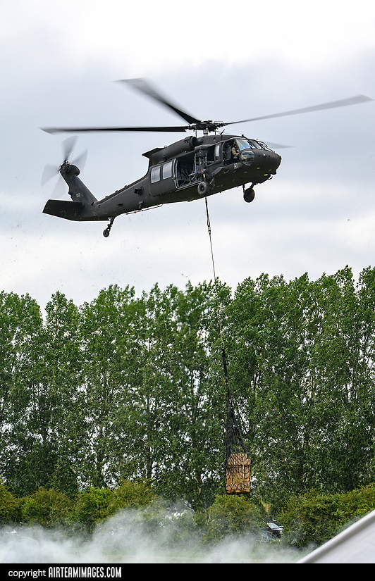 Sikorsky UH-60 Black Hawk USA - US Army 04-27012 - AirTeamImages.com