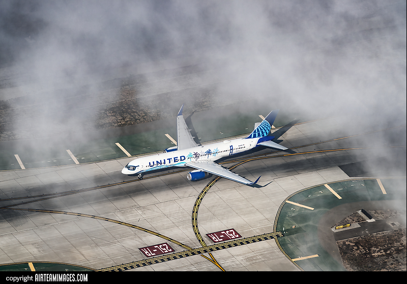 Boeing 757-224 United Airlines N14106 - AirTeamImages.com