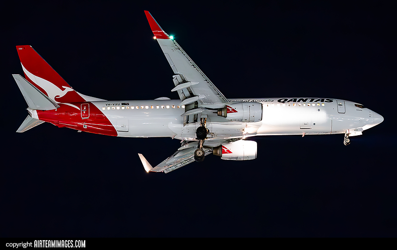 Boeing 737-838 Qantas VH-VXU - AirTeamImages.com