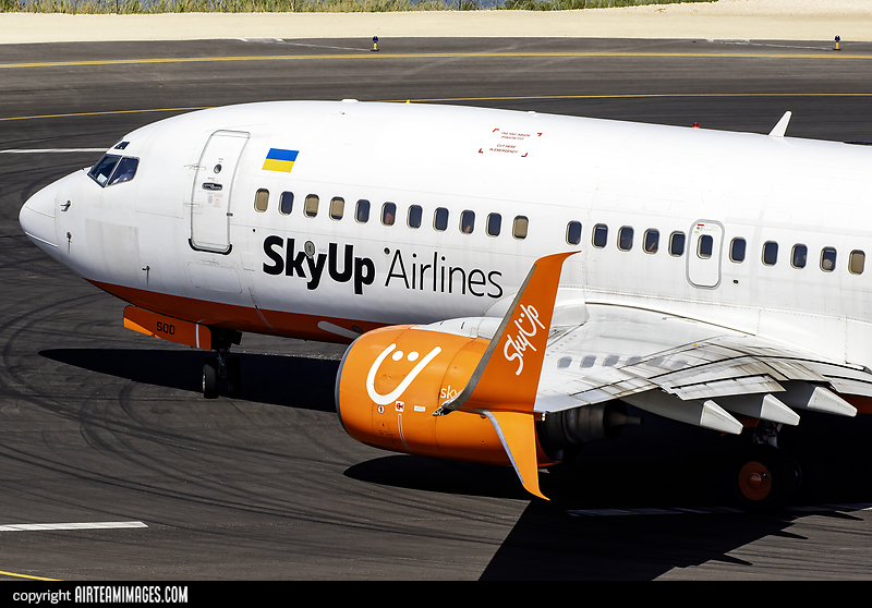 Boeing 737-73V SkyUp Airlines UR-SQD - AirTeamImages.com