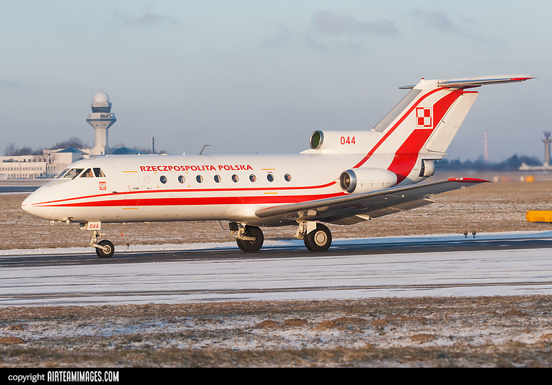 Yakovlev Yak-40 Poland - Polish Air Force 044 - AirTeamImages.com