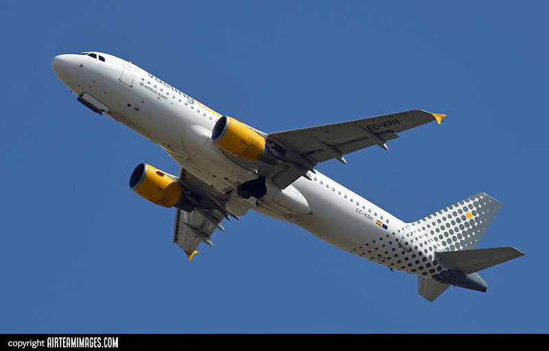 Airbus A320-214 Vueling Airlines EC-KRH - AirTeamImages.com