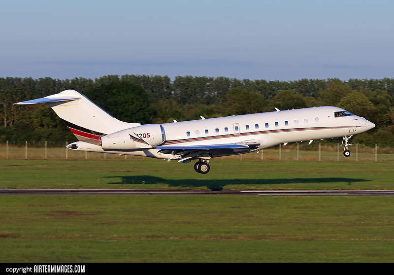 Bombardier Global 5000 NetJets Aviation N112QS - AirTeamImages.com