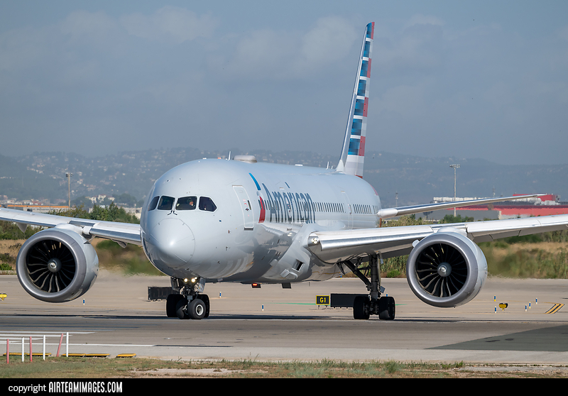 Boeing 787-8 Dreamliner American Airlines N817AN - AirTeamImages.com