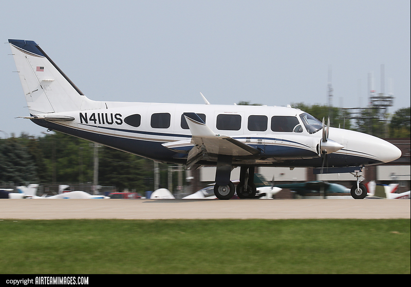 Piper PA-31-350 Navajo Chieftain Private N411US - AirTeamImages.com