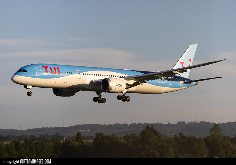 Boeing 787-9 Dreamliner TUI (UK) G-TUIO - AirTeamImages.com