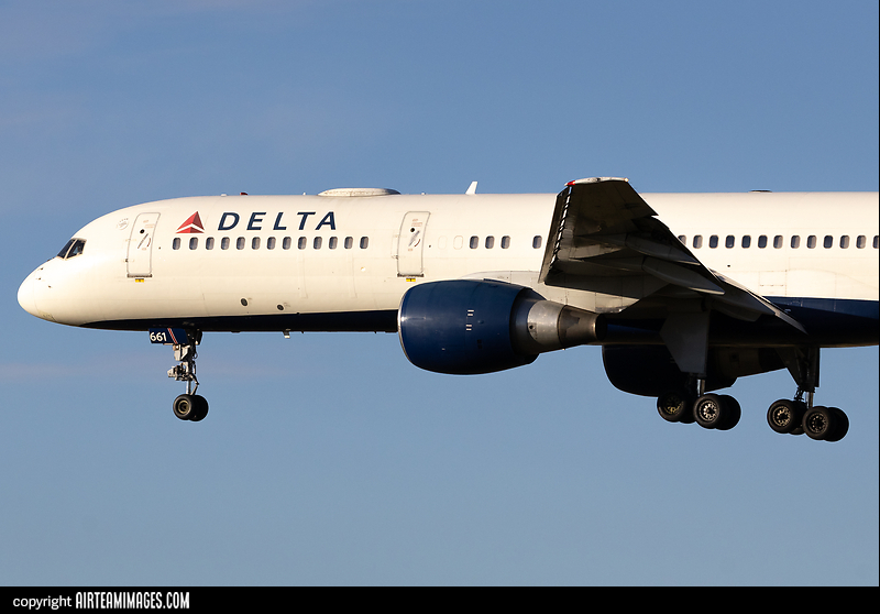 Boeing 757-232 Delta Air Lines N661DN - AirTeamImages.com