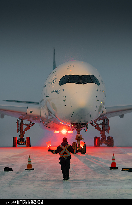 Airbus A350-941 Air France F-HTYJ - AirTeamImages.com