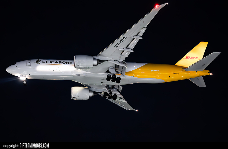Boeing 777-F Singapore Airlines Cargo 9V-DHE - AirTeamImages.com