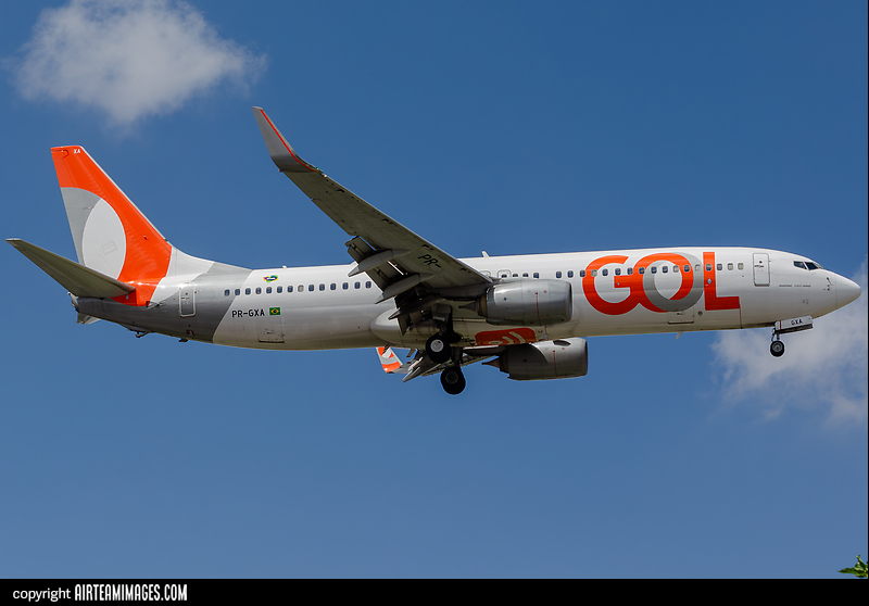 Boeing 737-8EH GOL Linhas Aereas PR-GXA - AirTeamImages.com