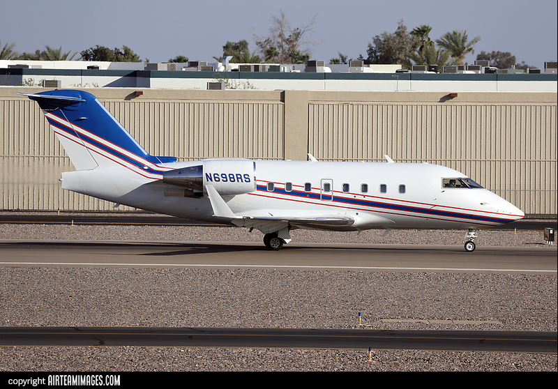 Bombardier Challenger 604 Private N698RS - AirTeamImages.com