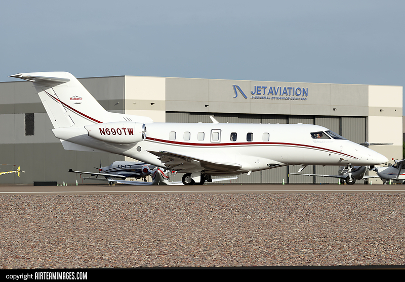 Pilatus PC-24 Private N690TW - AirTeamImages.com