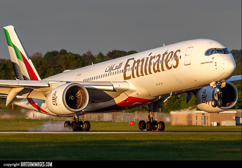 Airbus A350-941 Emirates A6-EXB - AirTeamImages.com