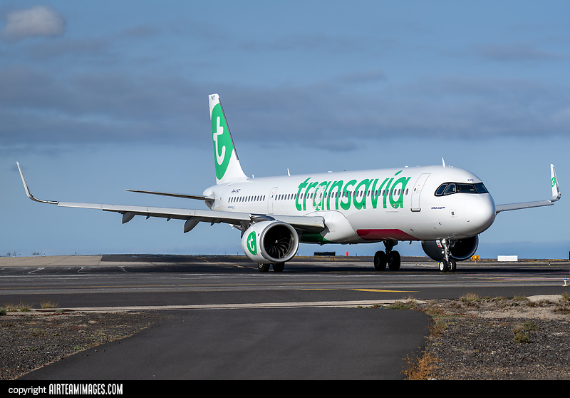 Airbus A321-251NX Transavia PH-YHT - AirTeamImages.com