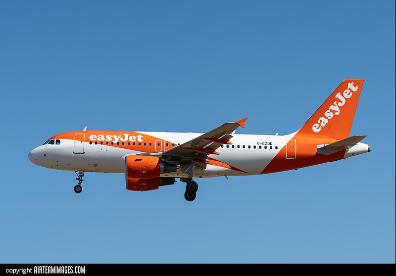 Airbus A319-111 EasyJet G-EZDK - AirTeamImages.com