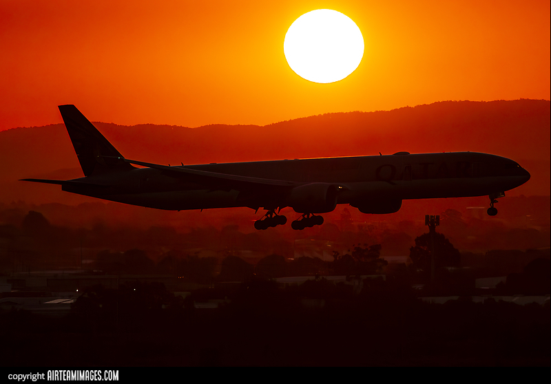 Boeing 777-3DZ/ER Qatar Airways A7-BEH - AirTeamImages.com