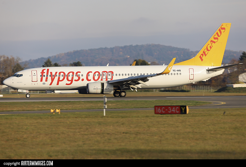 Boeing 737-82R Pegasus Airlines TC-AIS - AirTeamImages.com